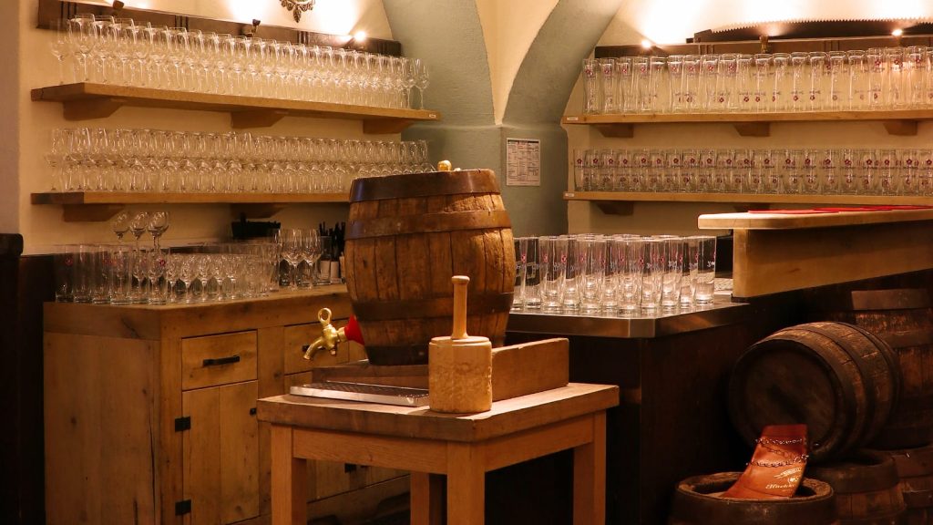 Bavarian restaurant & pub at the Viktualienmarkt - Der Pschorr in ...