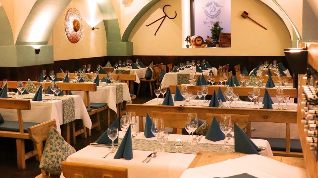 Bavarian restaurant & pub at the Viktualienmarkt - Der Pschorr in Munich - Bayerisches Wirtshaus ...